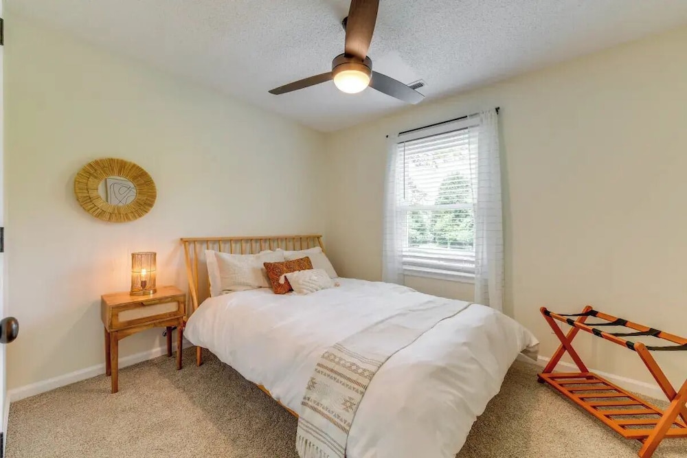 Pet-friendly Lake Norman Retreat - Davidson, NC