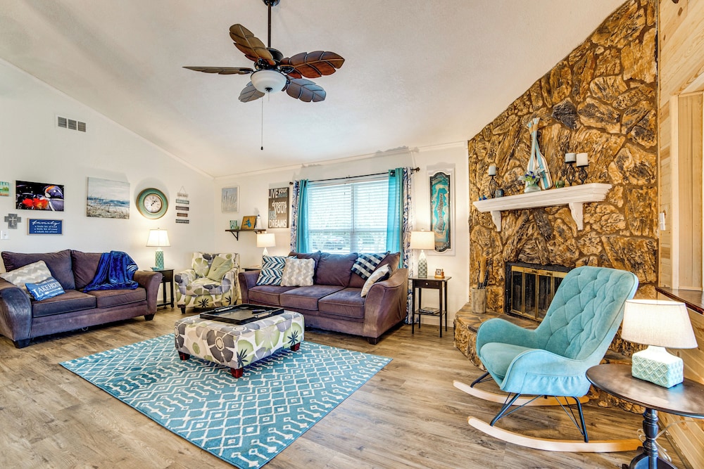 Waterfront Lake Tawakoni Home W/ Yard & Fire Pit - Point, TX