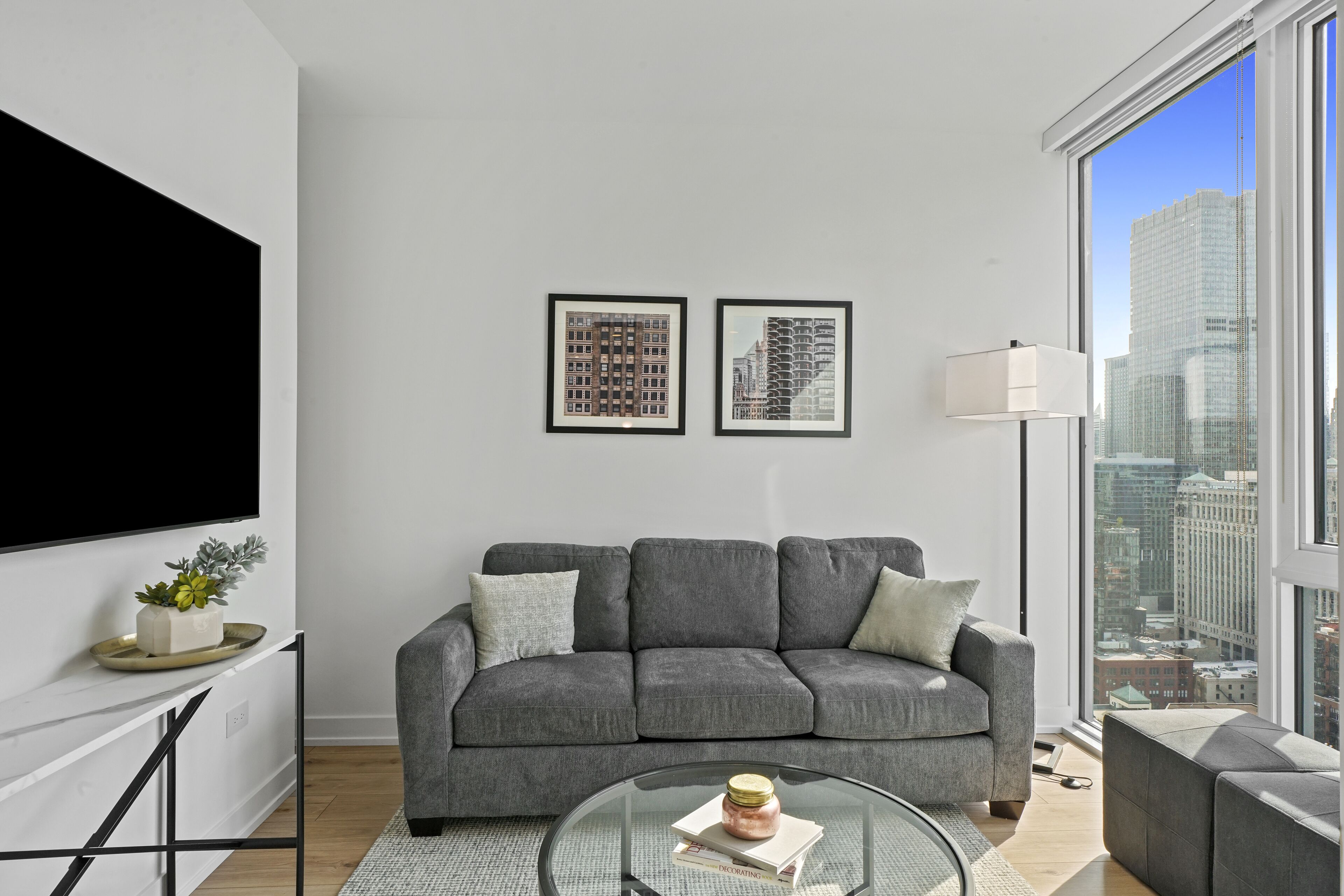 Stay Chic In Chicago: River North Suites W/ Luxe Amenities & Prime Location! - Chicago Union Station