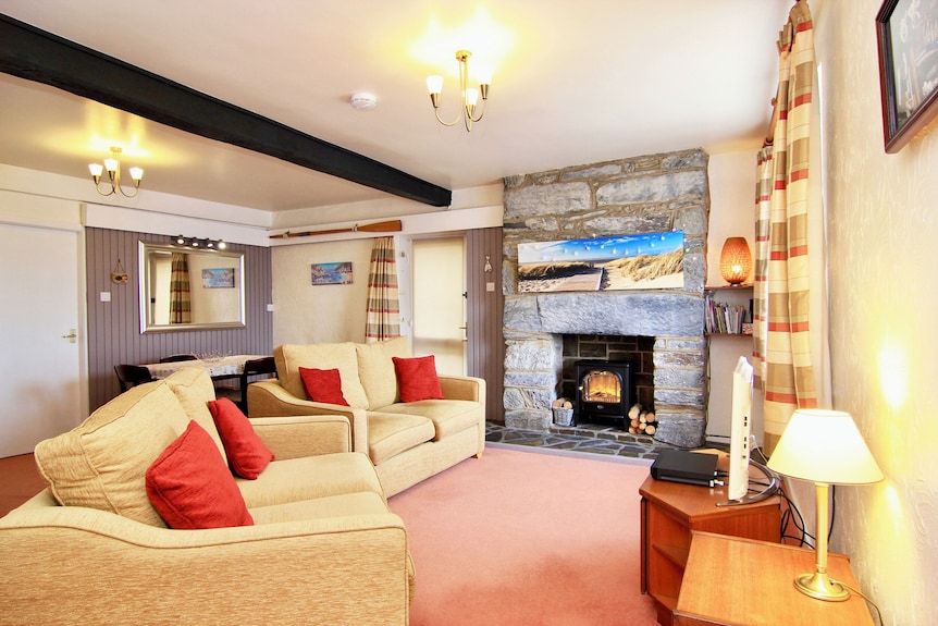 Harbour Station View, Pet Friendly, With A Garden In Porthmadog - Porthmadog