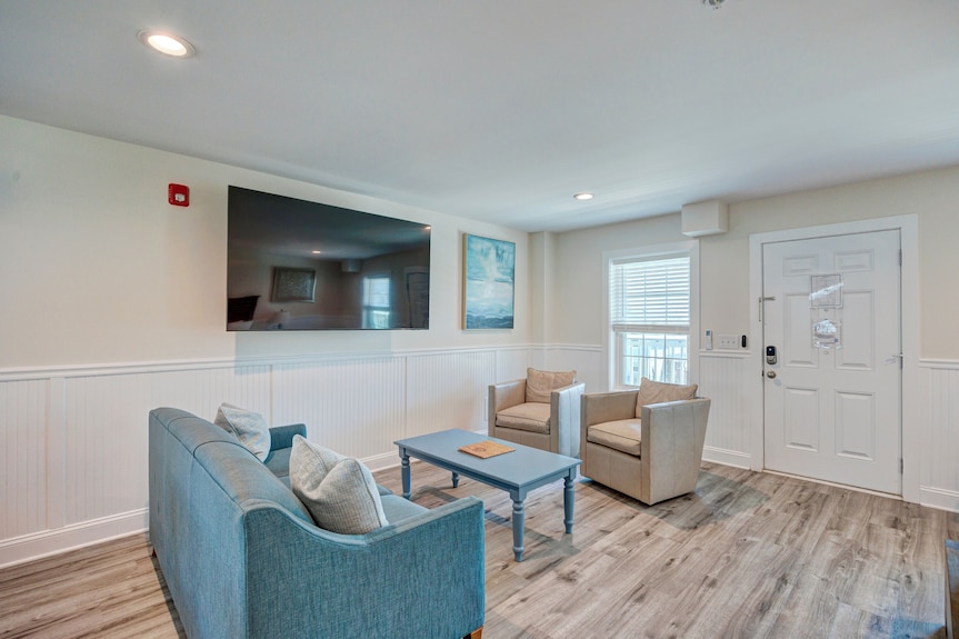 Adjacent 1st Floor: 1007 (Queen) & 1008 (King) - Surf City, NC