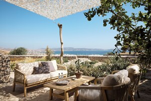 Deluxe Suite with Sea View and Hot Tub - Ground Floor | Terraço/pátio interior