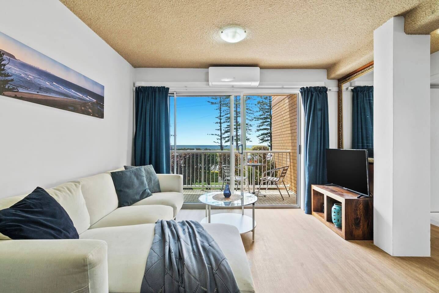 Mermaid Beachfront Retreat Moments From Top Dining - Queensland