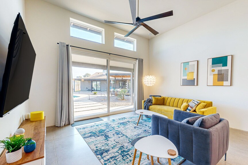 Charming Chandler Retreat With Pool, Guest House & Fun! - Mesa, AZ