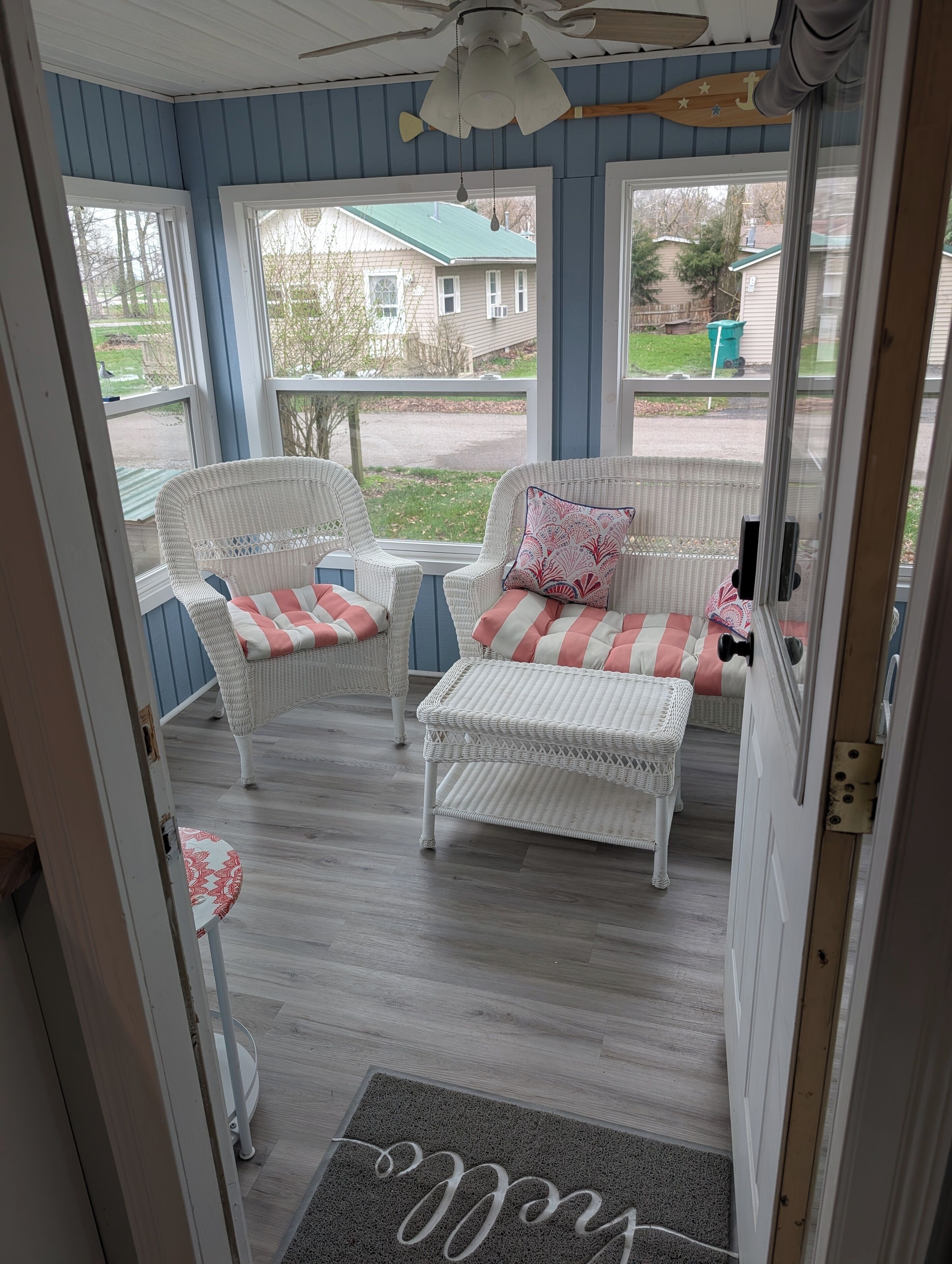 Great Front Porch With 3 Bedrooms And King Bed - Indian Lake, OH