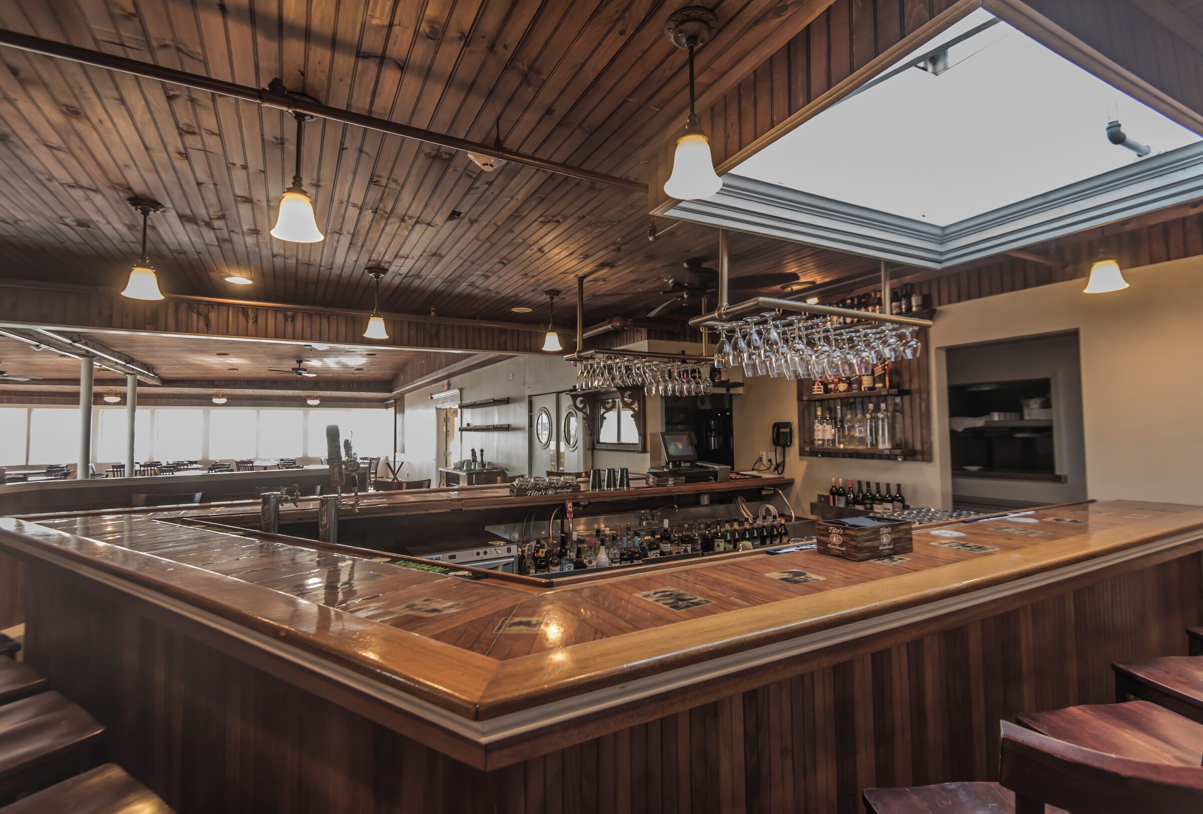 2 bares/lounges 