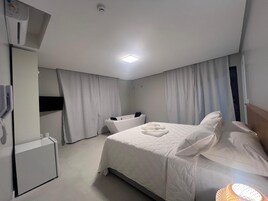 Quarto triplo superluxo | Cofres nos quartos, cortinas blackout, Wi-Fi de cortesia, roupa de cama