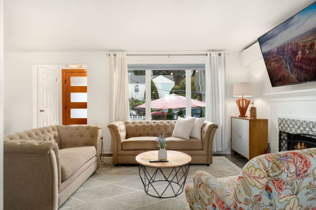 4 Bedroom Queen Anne Craftsmen - Seattle, WA