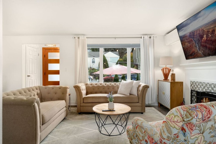 4 Bedroom Queen Anne Craftsmen - Seattle, WA