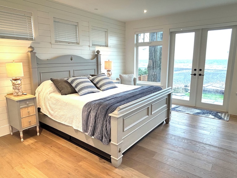 New "Seabreeze B&b" On Walkout Beach In Beautiful Qualicum Beach - Vancouver Island