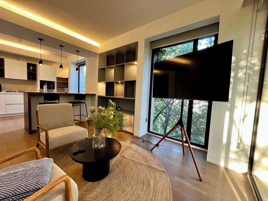 Apartamento | Sala de estar | Televisor de ecrã plano de 46 polegadas com canais digitais