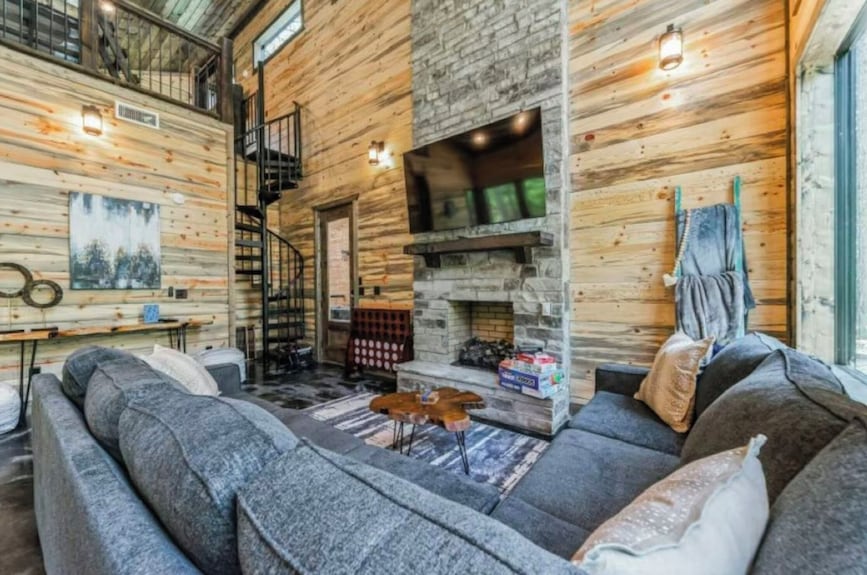 Cozy 4-bedroom Cabin In Peaceful Broken Bow With Hot Tub, Loft Game Area, Wifi. - Oklahoma