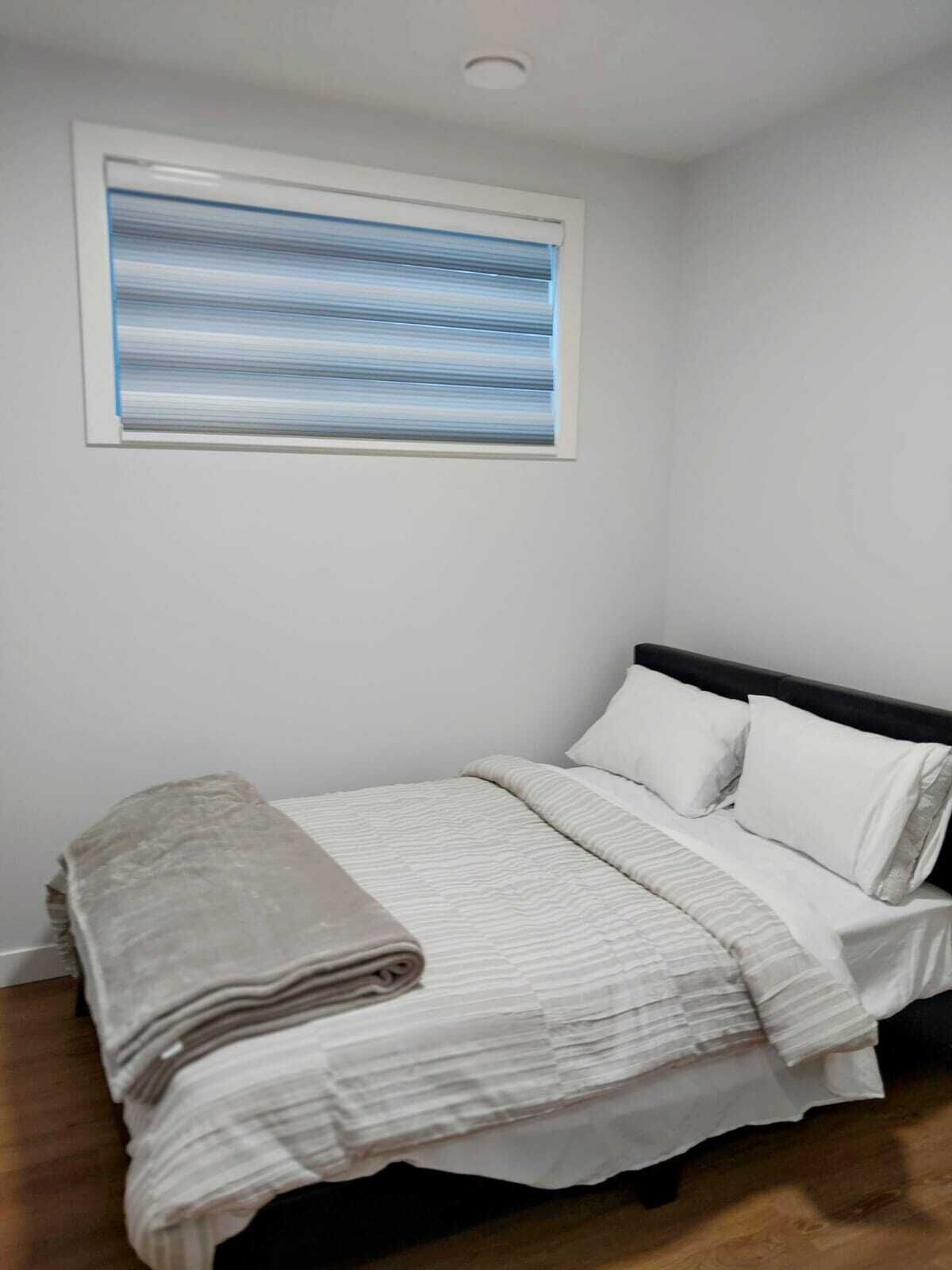 Cozy 1-bedroom Bmt Apt\nin Stillwater-estate Side Entrance, Free Parking,wifi, Ac - Edmonton