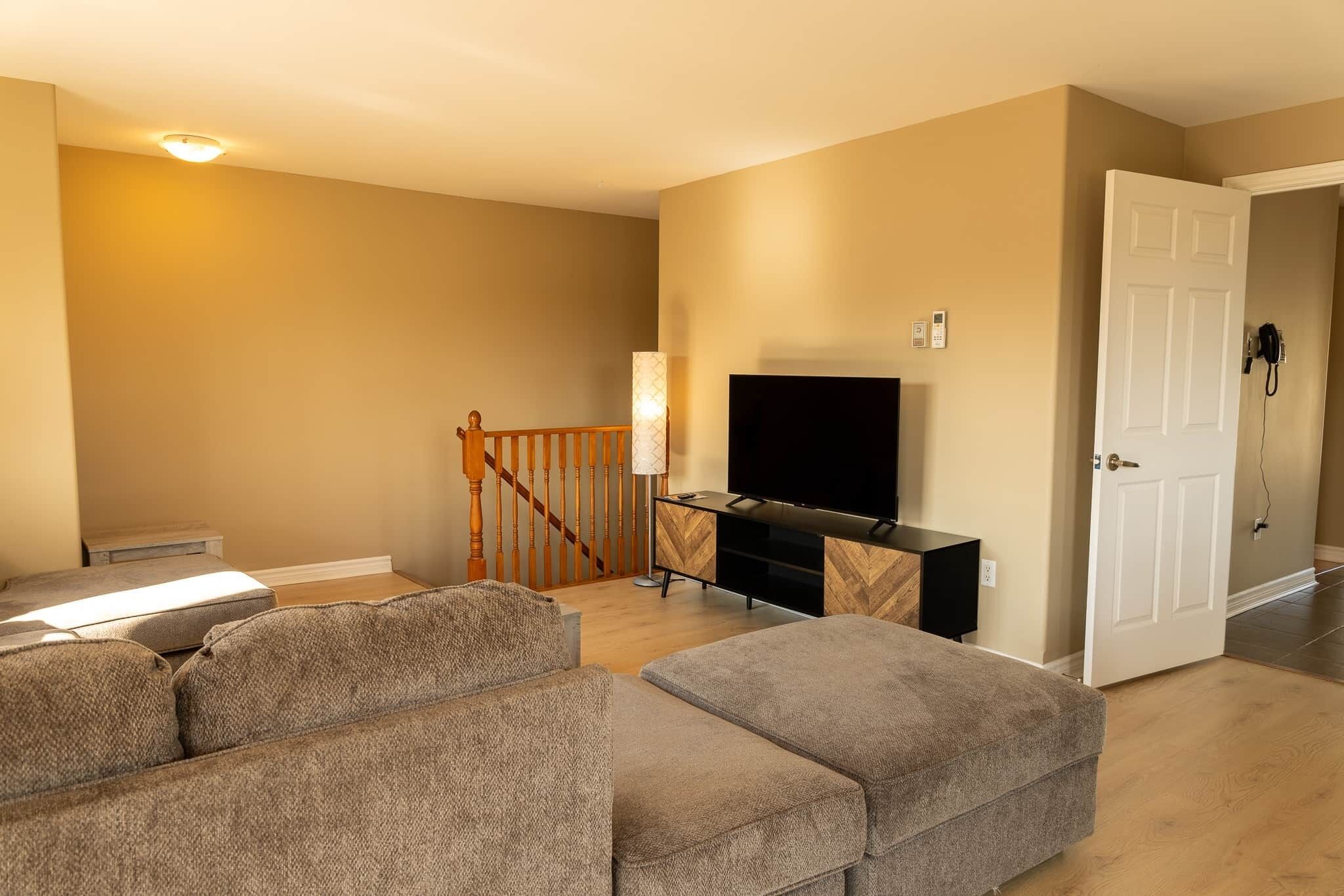 Spacious Breadalbane Retreat With Cozy Interiors And Central Pei Location - 愛德華王子島