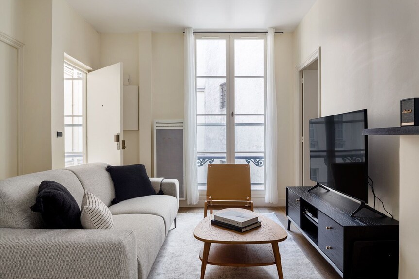 Blueground | Madeleine, Elev, Near Art - Clichy