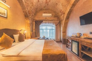 Quarto luxo, vista para a cidade | Roupas de cama premium, camas Select Comfort, frigobar
