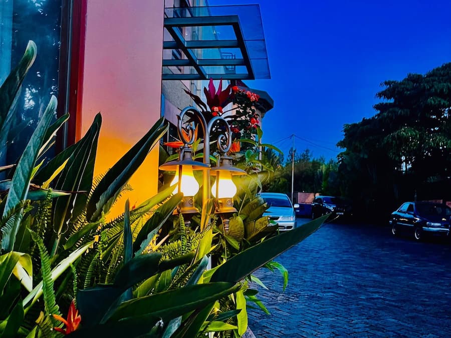 Quarto Duplo, varanda, Vista para a cidade | Secretária, secretária adequada para computadores portáteis