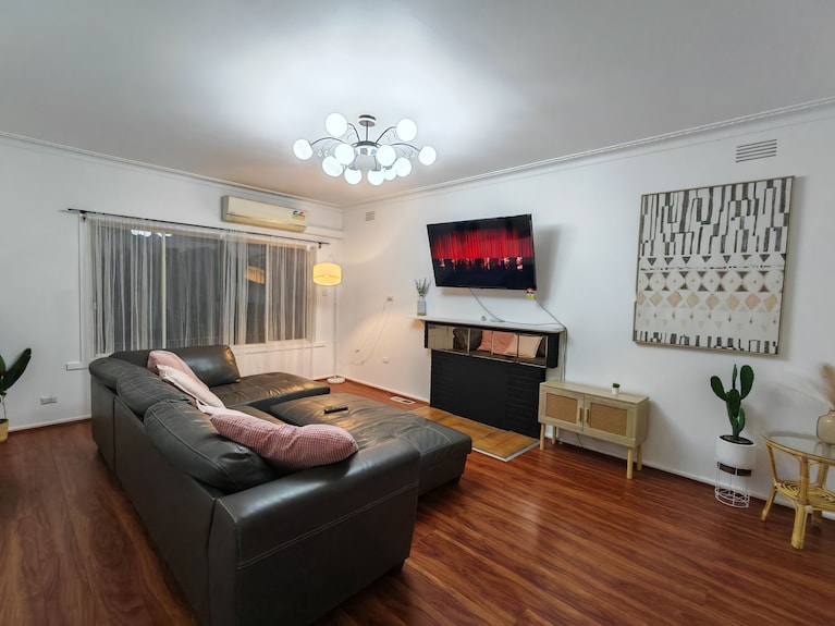 Close To Airport, Walk To Train - Melbourne