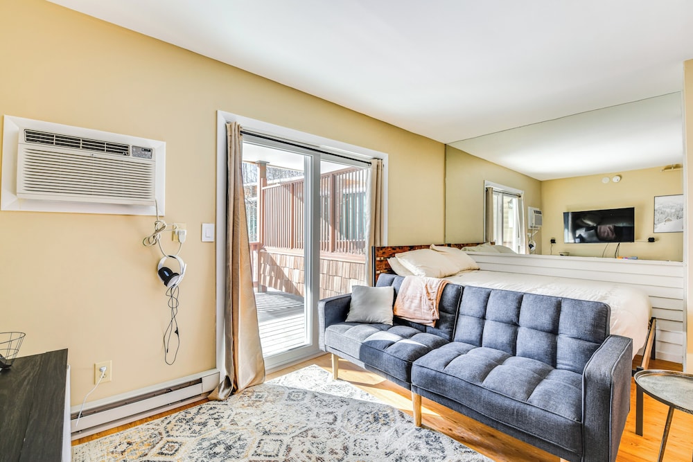 4 Mi To Stowe Mountain Resort: Studio W/ Balcony - Vermont