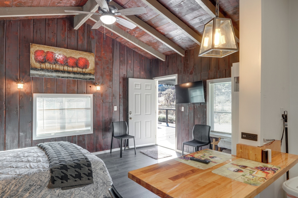 Private Deck & Views: Frazier Mountain Cabin - Ventura County, CA