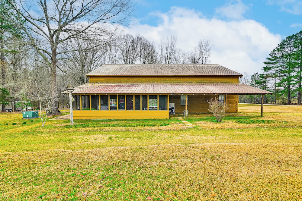 Hike & Fish: Family-friendly Louisville Home - Mississippi