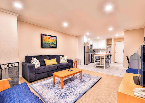 Lakeland Getaway Walk To Lake! - Stateline, NV