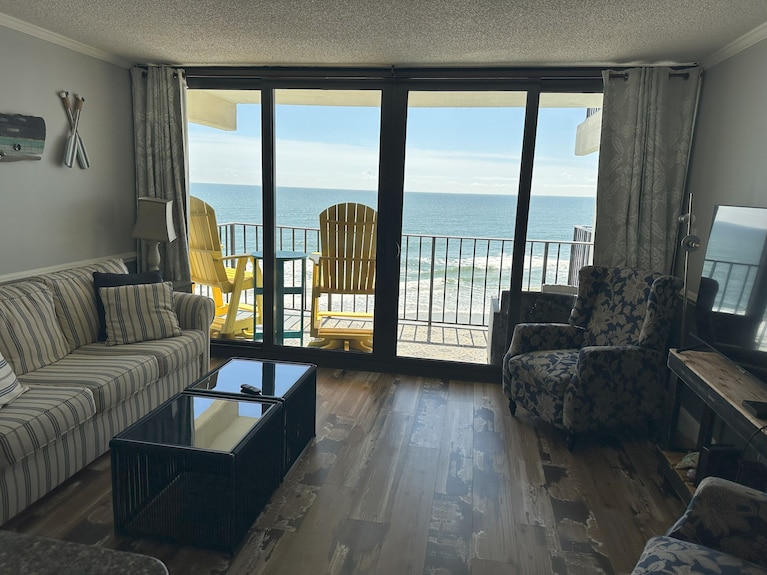Hanna's Royal Garden Hideaway- 2 Bed, 2 Bath Direct Oceanfront Condo - Garden City, SC