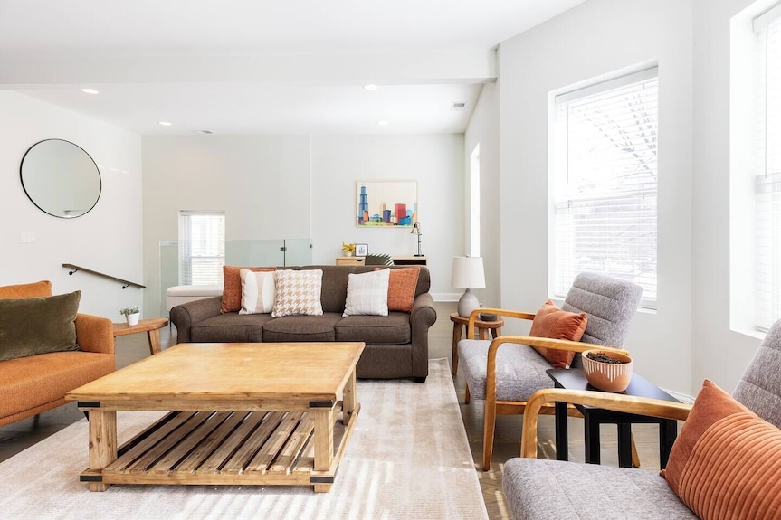 Bright & Modern Apt | Steps To Lake, Train, Food - Lake View - Chicago