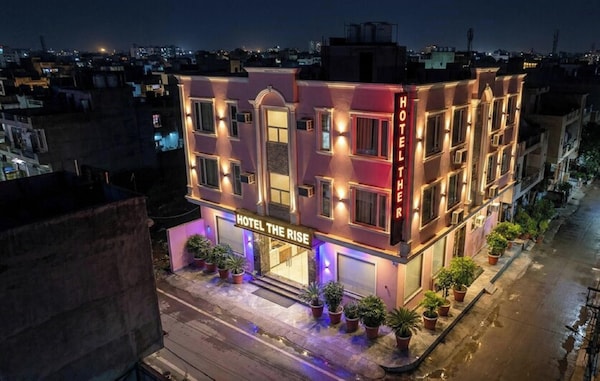 Hotel The Rise - New Delhi