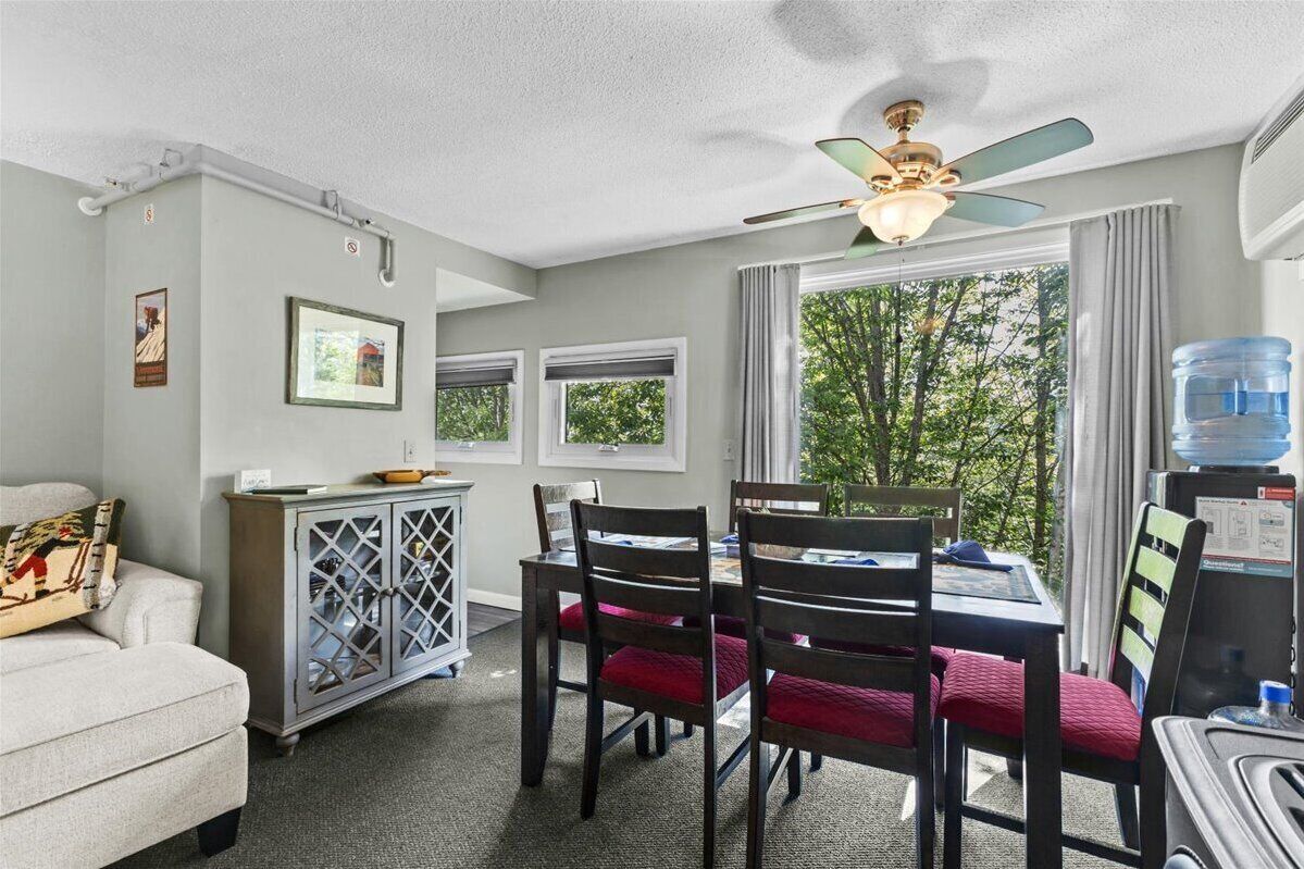Sweet Stowe Getaway: 2br Condo W/ Pool, Hot Tub! - Waterbury Village Historic District