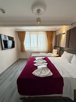 Quarto Familiar | Roupa de alta qualidade, minibar, quartos insonorizados, Wi-fi grátis 