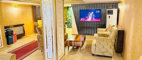 Área de estar no saguão