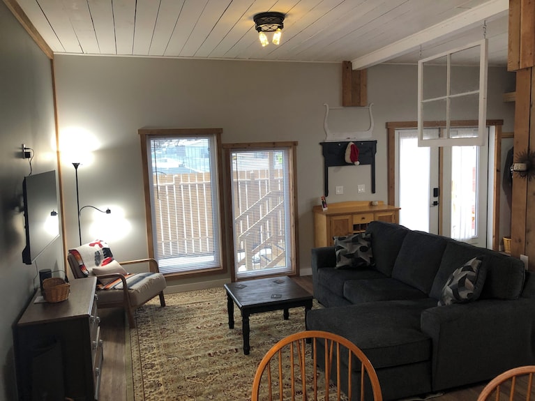 Quirky, Heritage With All The Comforts To Make Your Stay Just Right! - Grand Forks