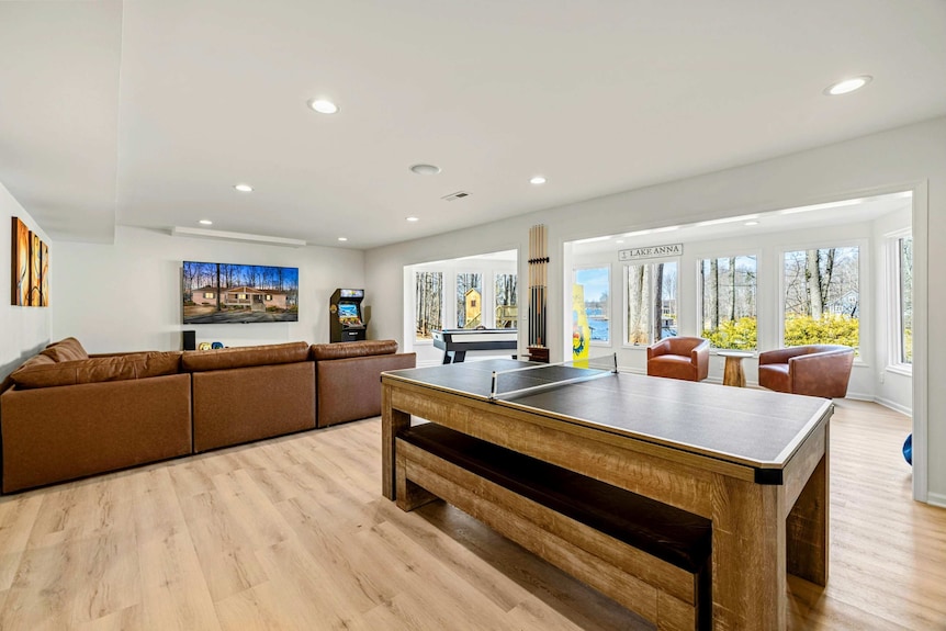 Lakefront Lake Anna With Dock, Hot Tub, Game Room - Lake Anna State Park, Spotsylvania Courthouse