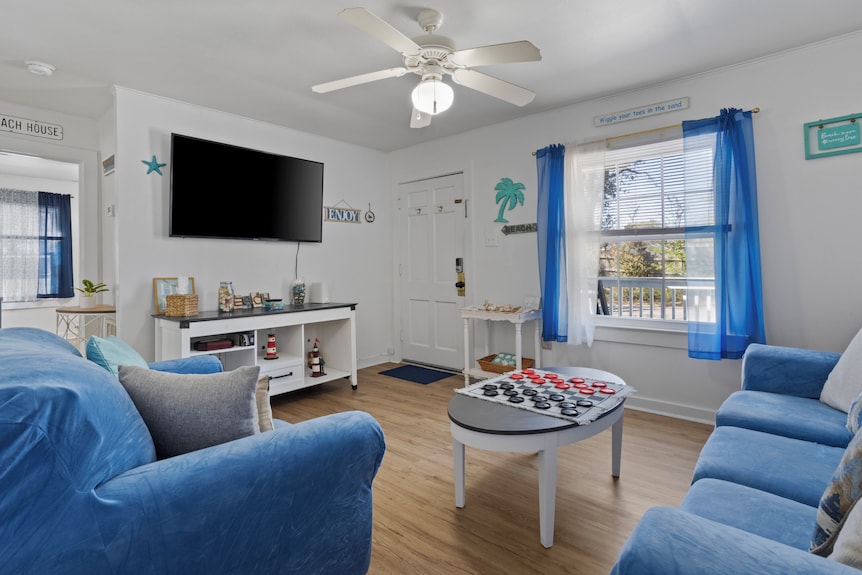 Walk2beach-playground-short Drive 2jonespark-aquarium-coliseum-family Fun. - Mississippi