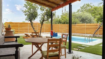 Vila luxo, vista para a piscina | Terraço/pátio