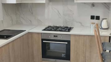 Apartamento Deluxe, 2 quartos, não fumadores, cozinha | Cozinha privada | Um frigorífico/congelador grande, uma máquina de café expresso