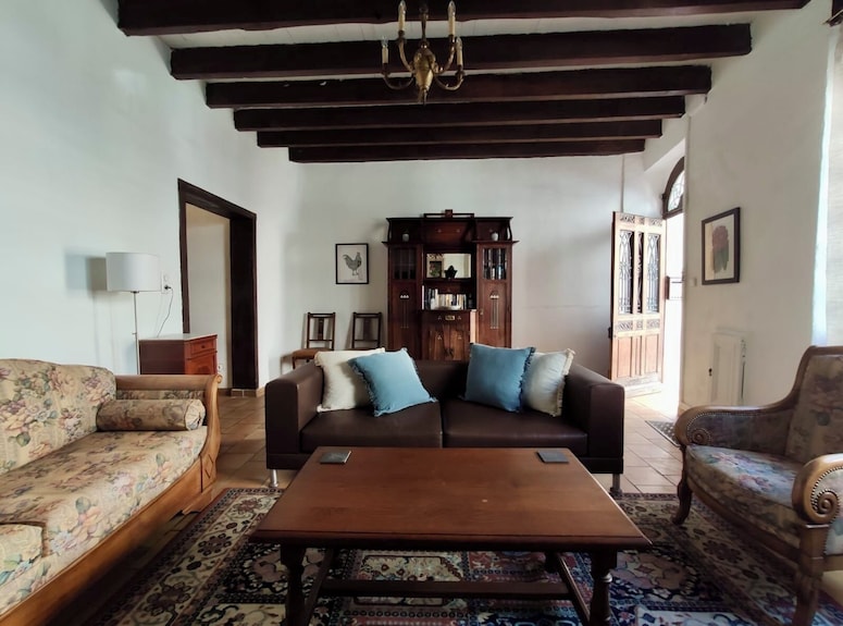 Bright And Spacious Authentic French Townhouse With Courtyard, Sleeps Up To 6 - Salies-de-Béarn