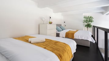 Suite-Estúdio Clássica | Cortinas/cortinados opacos, ferro/tábua de engomar