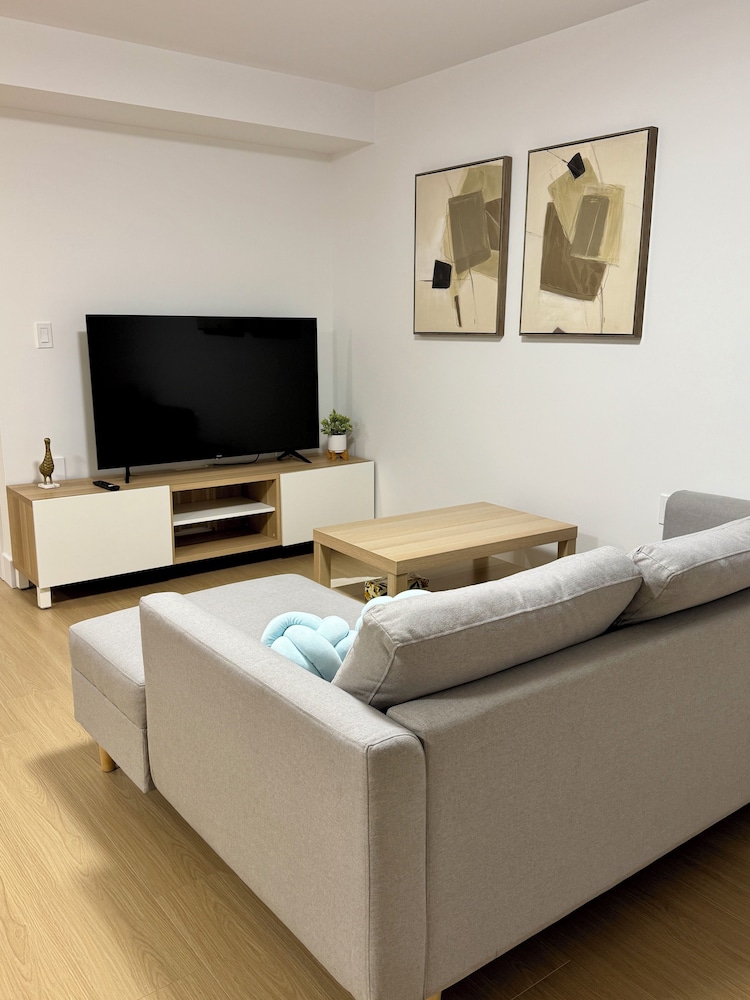 Levida Living - Cozy 2 Bedroom Suite At The Heart Of Langley - Surrey, BC