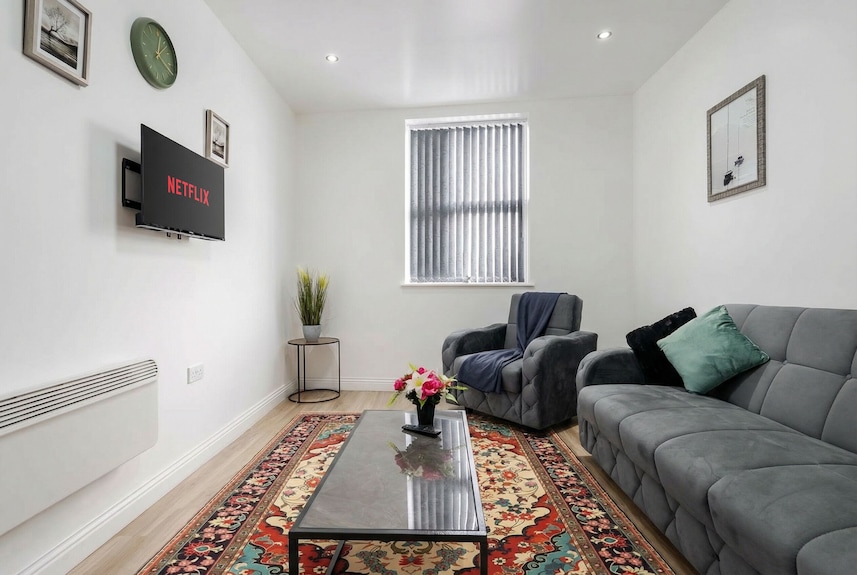 Near Lfc & City | Budget | Longterm | Free Parking - Guernsey