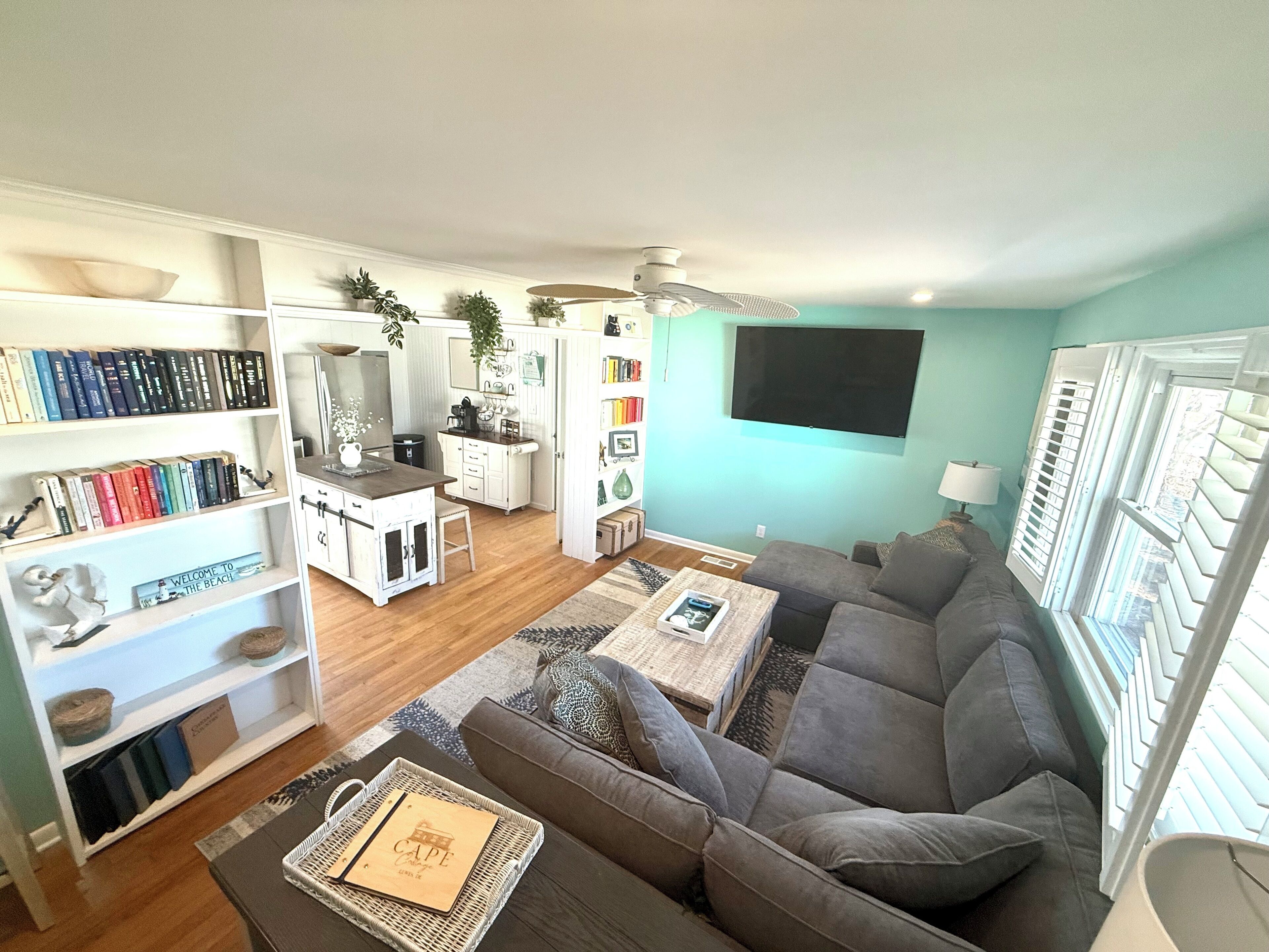 Dog Friendly! Booking 2026!! Sleeps7, 1 Mile 2 Beach - Delaware