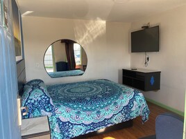 Quarto Básico | Ferro/tábua de engomar, Wi-fi grátis, roupa de cama fornecida 