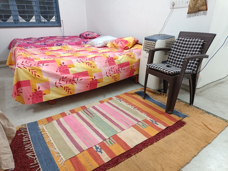 Chintamani -Bed Sharing Apartment With Fitness Area, Wifi In Superb Ahmedabad - Ahmedabad