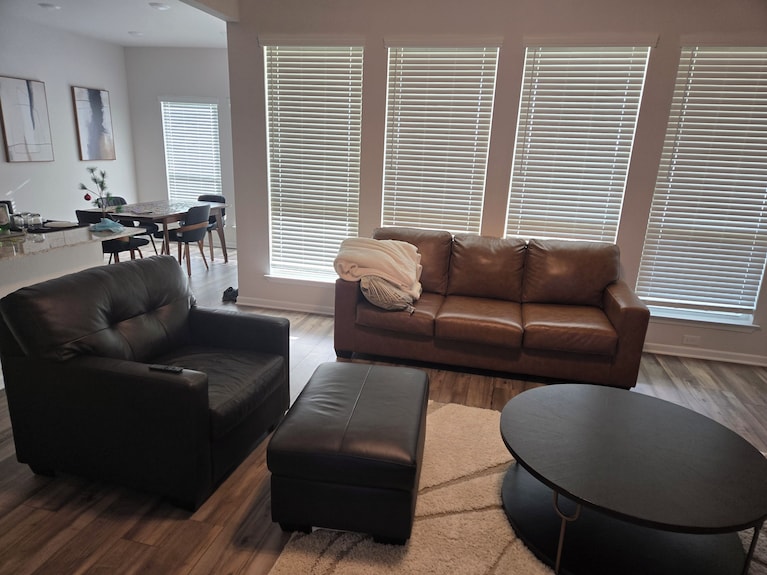 Luxury New Corporate Rental 3 Bedroom Home. Near Hospitals And Military. - 貝爾頓