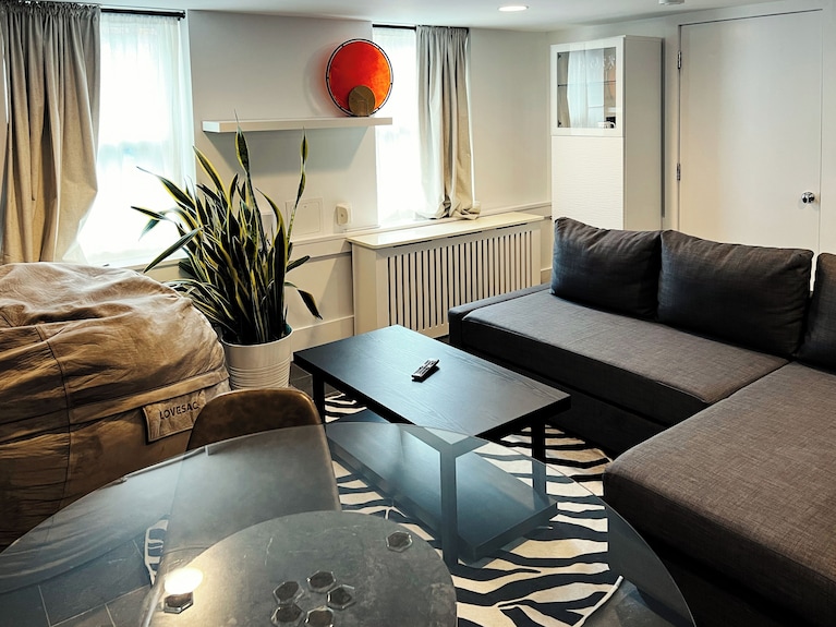 Chic 1-bedroom In Vibrant Downtown Jersey City - 5 Minutes Walk To Subway - Secaucus