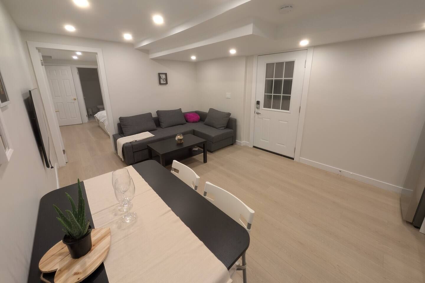 Elegant 1br Apartment W/private Entrance & Parking - Vaughan