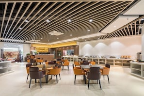 Pequeno-almoço tipo buffet diário (38 CNY por pessoa)
