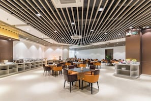 Pequeno-almoço tipo buffet diário (38 CNY por pessoa)