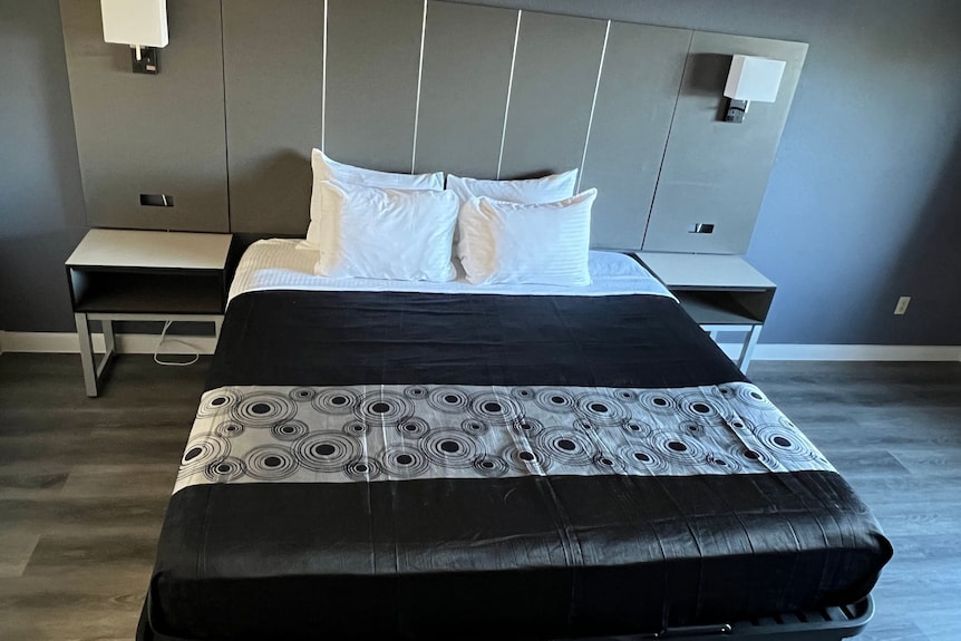 Coratel Inn And Suites By Jasper Eagan - Standard 1 King Bed Non Smoking - Minnesota